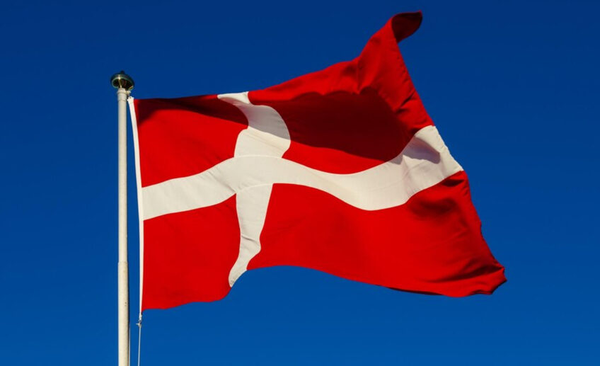 Drapeau danois : couleurs, origine et signification de l'emblème du ...